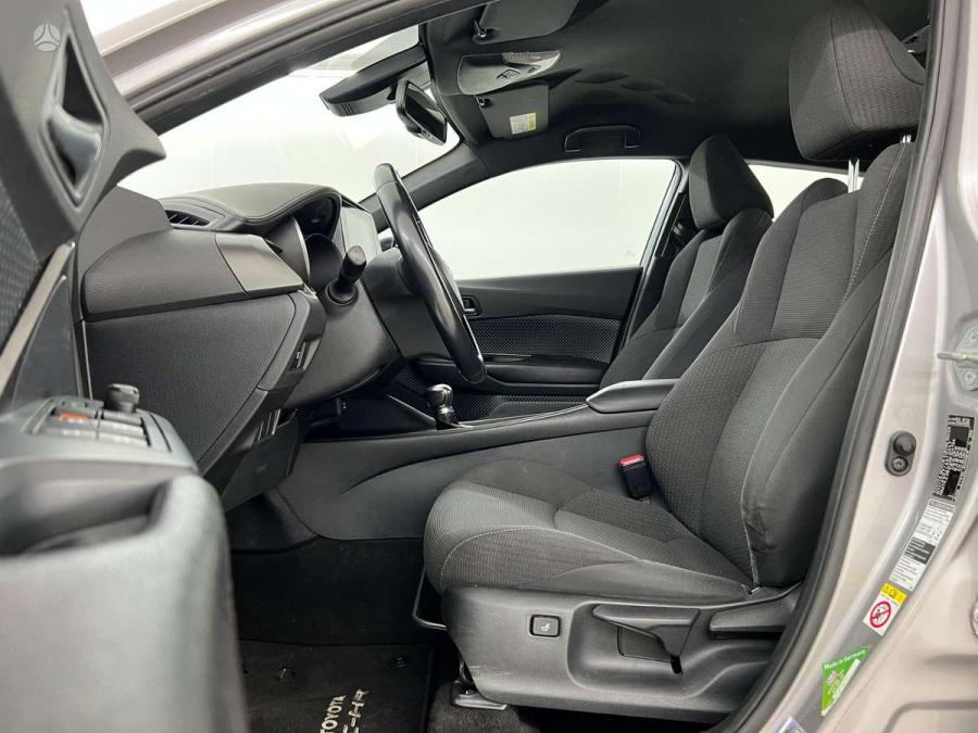 Grey Toyota C-HR 2017 in Vilnius, with an engine capacity of 1.80 L and mileage of 164 thousand km for 16900 €, photo 12 on AUTOMOTO.COM.LV
