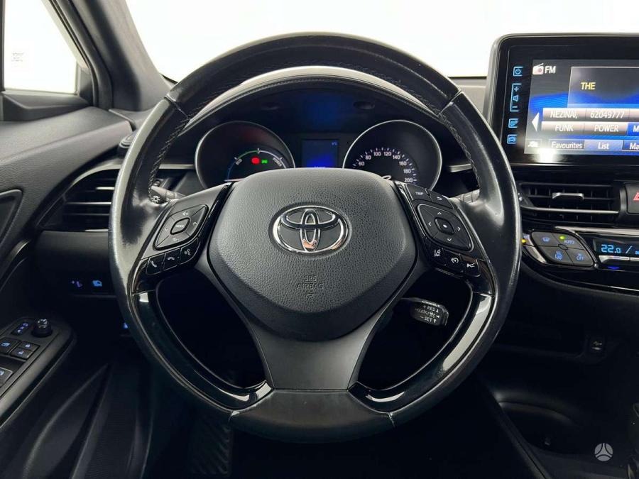 Grey Toyota C-HR 2017 in Vilnius, with an engine capacity of 1.80 L and mileage of 164 thousand km for 16900 €, photo 13 on AUTOMOTO.COM.LV