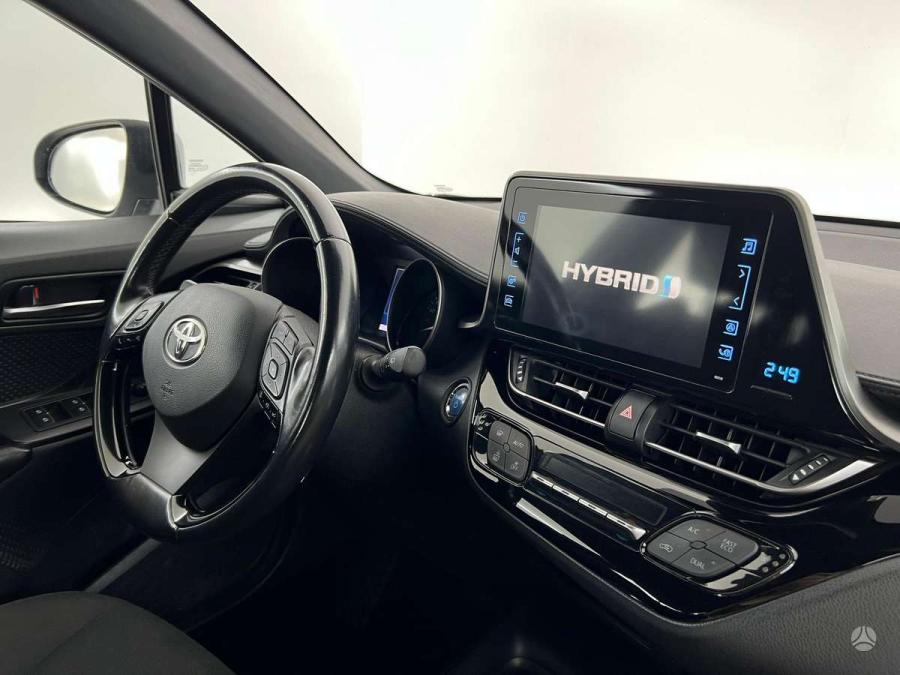 Grey Toyota C-HR 2017 in Vilnius, with an engine capacity of 1.80 L and mileage of 164 thousand km for 16900 €, photo 15 on AUTOMOTO.COM.LV