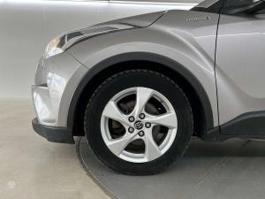 Grey Toyota C-HR 2017 in Vilnius, with an engine capacity of 1.80 L and mileage of 164 thousand km for 16900 €, photo 16 on AUTOMOTO.COM.LV