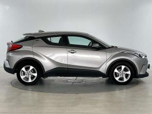 Grey Toyota C-HR 2017 in Vilnius, with an engine capacity of 1.80 L and mileage of 164 thousand km for 16900 €, photo 17 on AUTOMOTO.COM.LV