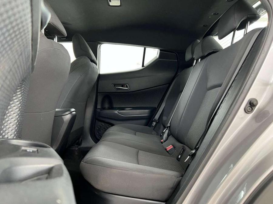 Grey Toyota C-HR 2017 in Vilnius, with an engine capacity of 1.80 L and mileage of 164 thousand km for 16900 €, photo 20 on AUTOMOTO.COM.LV