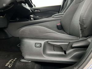 Grey Toyota C-HR 2017 in Vilnius, with an engine capacity of 1.80 L and mileage of 164 thousand km for 16900 €, photo 26 on AUTOMOTO.COM.LV