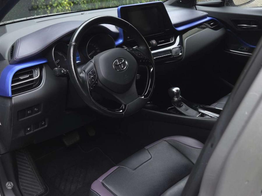 Серый Тойота C-HR 2017 в Каунас, объемом двигателя 1.80 л и пробегом 220 тыс. км за 15999 €, фото 8 на AUTOMOTO.COM.LV