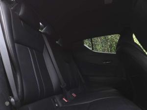Серый Тойота C-HR 2017 в Каунас, объемом двигателя 1.80 л и пробегом 220 тыс. км за 15999 €, фото 13 на AUTOMOTO.COM.LV