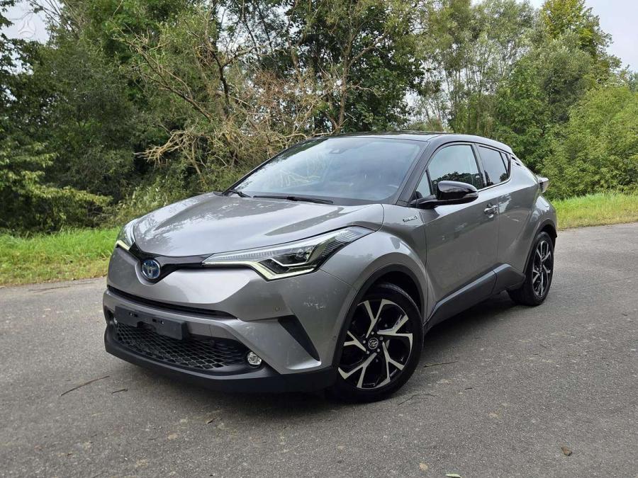 Pelēks Toyota C-HR 2017 Kauņa, ar dzinēja tilpumu 1.80 L un nobraukumu 162 tūkst. km par 15250 €, foto 1 vietnē AUTOMOTO.COM.LV