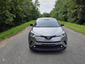 Pelēks Toyota C-HR 2017 Kauņa, ar dzinēja tilpumu 1.80 L un nobraukumu 162 tūkst. km par 15250 €, foto 3 vietnē AUTOMOTO.COM.LV