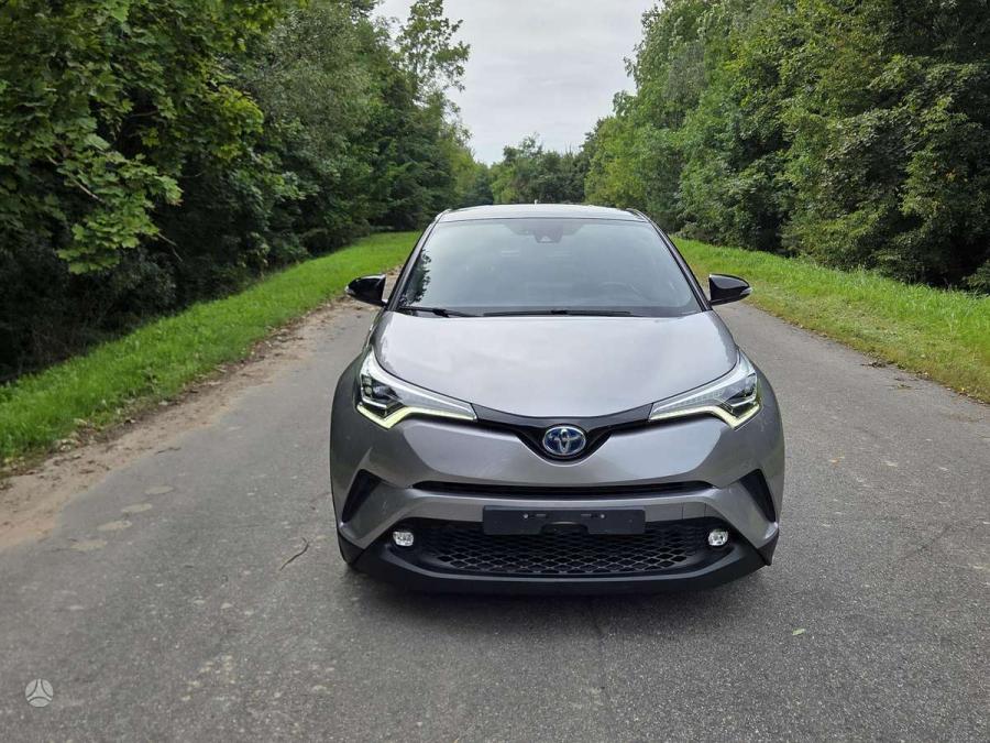 Pelēks Toyota C-HR 2017 Kauņa, ar dzinēja tilpumu 1.80 L un nobraukumu 162 tūkst. km par 15250 €, foto 3 vietnē AUTOMOTO.COM.LV
