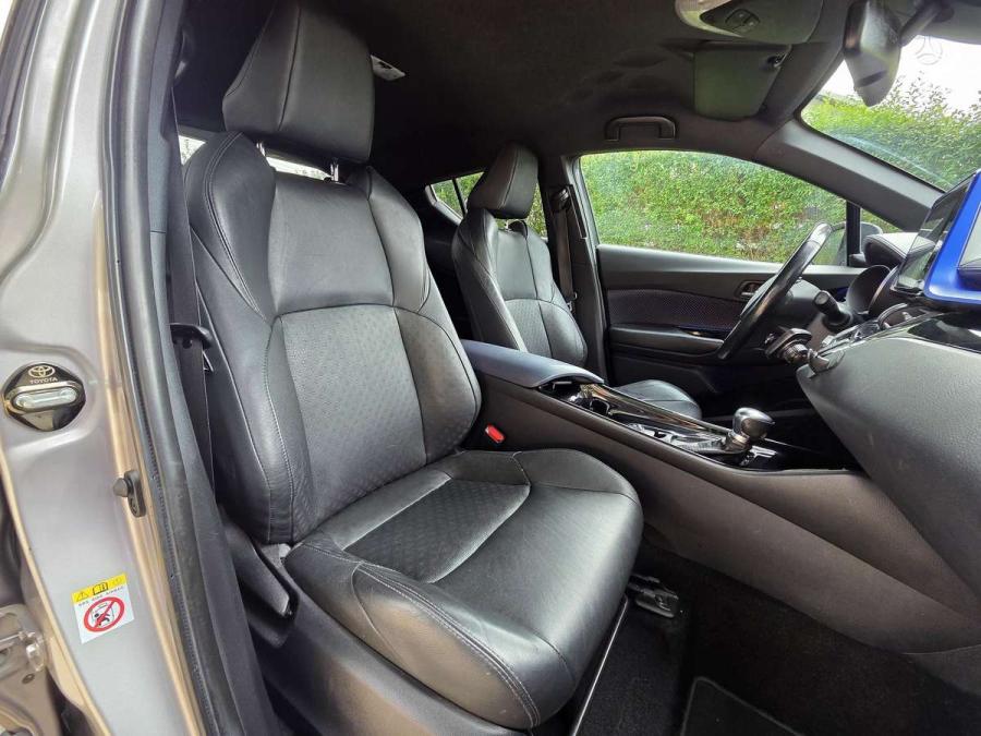 Pelēks Toyota C-HR 2017 Kauņa, ar dzinēja tilpumu 1.80 L un nobraukumu 162 tūkst. km par 15250 €, foto 16 vietnē AUTOMOTO.COM.LV