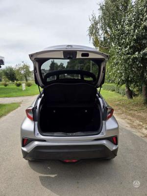 Pelēks Toyota C-HR 2017 Kauņa, ar dzinēja tilpumu 1.80 L un nobraukumu 162 tūkst. km par 15250 €, foto 21 vietnē AUTOMOTO.COM.LV
