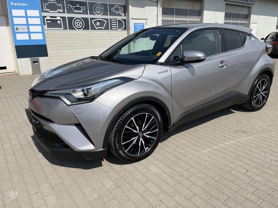 Серый Тойота C-HR 2017 в Шяуляй, объемом двигателя 1.80 л и пробегом 242 тыс. км за 13900 €, фото 5 на AUTOMOTO.COM.LV