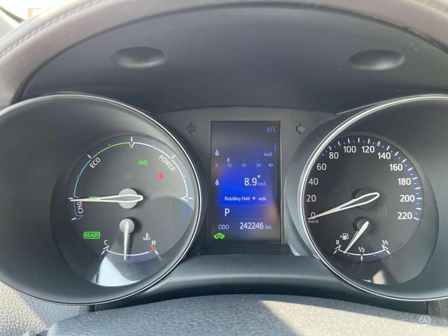 Серый Тойота C-HR 2017 в Шяуляй, объемом двигателя 1.80 л и пробегом 242 тыс. км за 13900 €, фото 13 на AUTOMOTO.COM.LV
