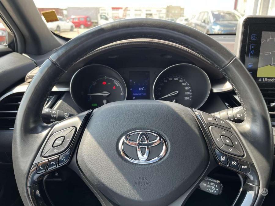 Серый Тойота C-HR 2017 в Шяуляй, объемом двигателя 1.80 л и пробегом 242 тыс. км за 13900 €, фото 14 на AUTOMOTO.COM.LV