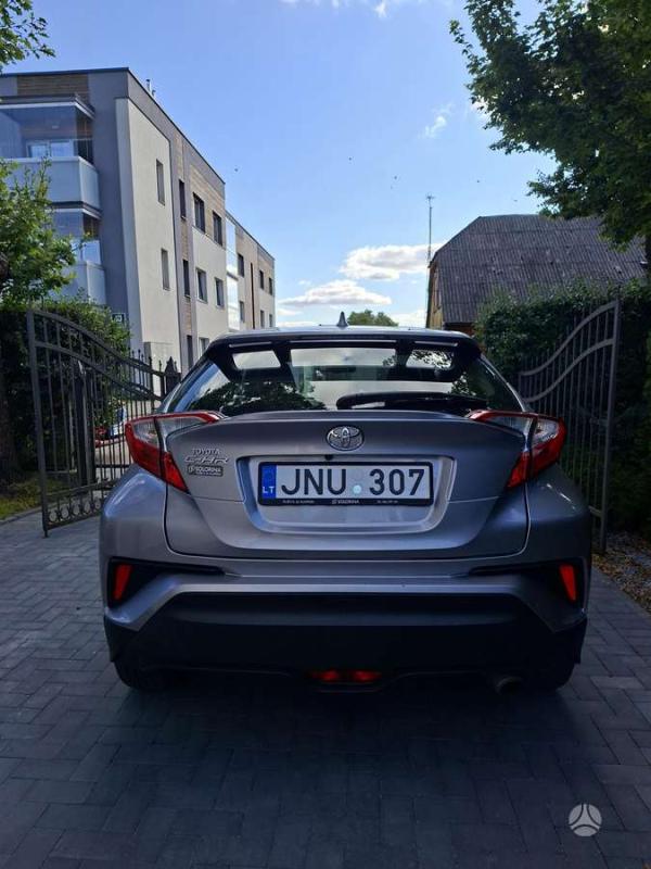 Grey Toyota C-HR 2017 in Siauliai, with an engine capacity of 1.20 L and mileage of 151 thousand km for 10999 €, photo 3 on AUTOMOTO.COM.LV