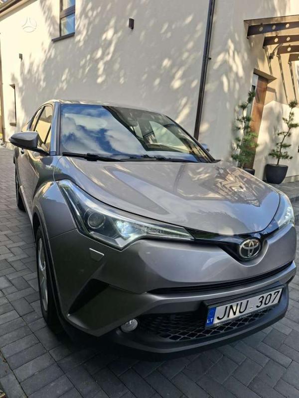 Grey Toyota C-HR 2017 in Siauliai, with an engine capacity of 1.20 L and mileage of 151 thousand km for 10999 €, photo 7 on AUTOMOTO.COM.LV