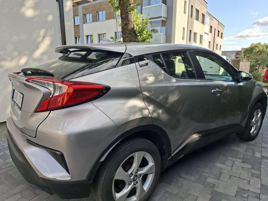 Pelēks Toyota C-HR 2017 Šauļi, ar dzinēja tilpumu 1.20 L un nobraukumu 151 tūkst. km par 10999 €, foto 8 vietnē AUTOMOTO.COM.LV