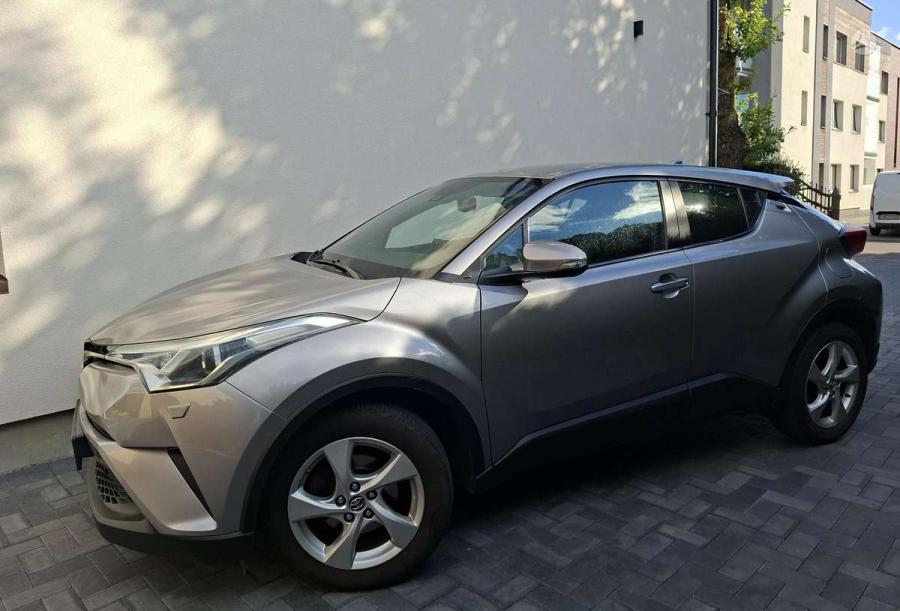 Pelēks Toyota C-HR 2017 Šauļi, ar dzinēja tilpumu 1.20 L un nobraukumu 151 tūkst. km par 10999 €, foto 10 vietnē AUTOMOTO.COM.LV