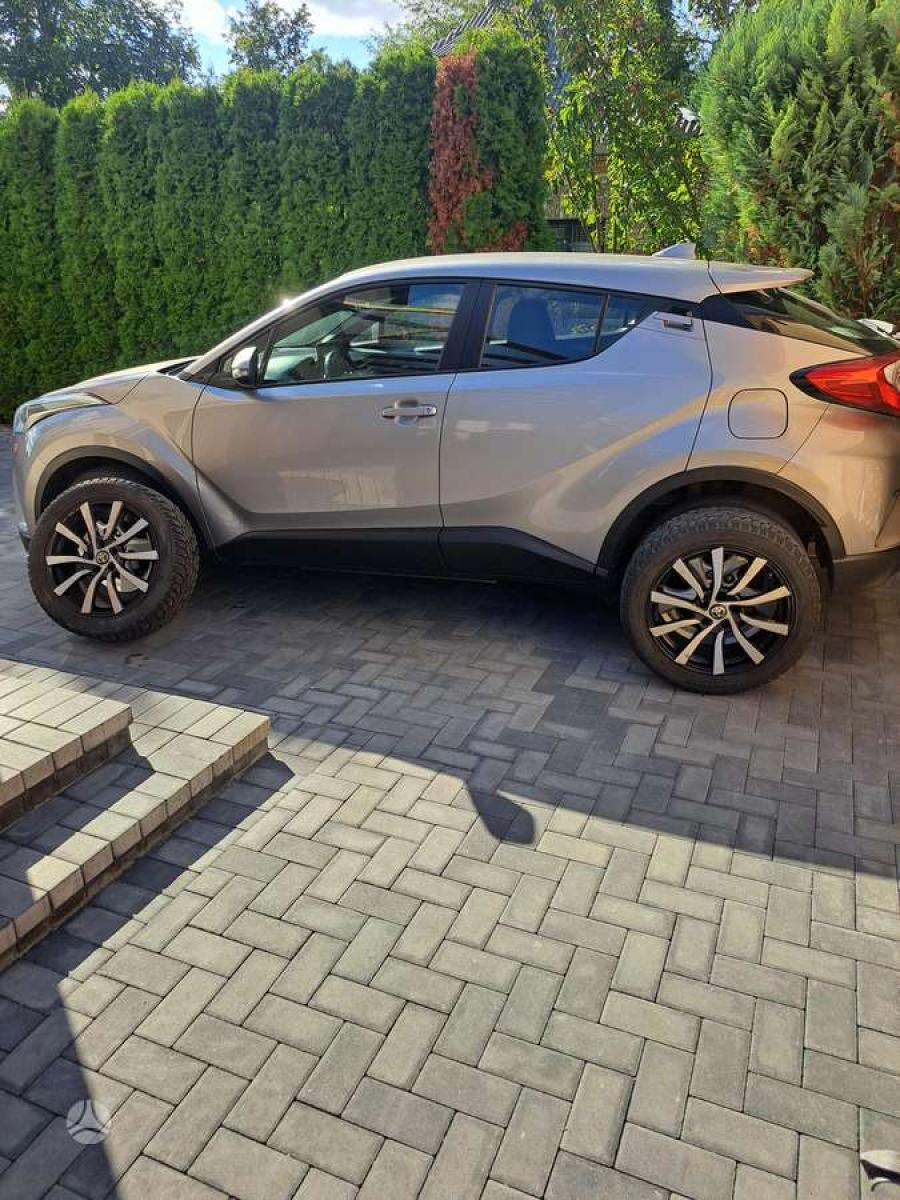 Pelēks Toyota C-HR 2017 Šauļi, ar dzinēja tilpumu 1.20 L un nobraukumu 151 tūkst. km par 10999 €, foto 15 vietnē AUTOMOTO.COM.LV