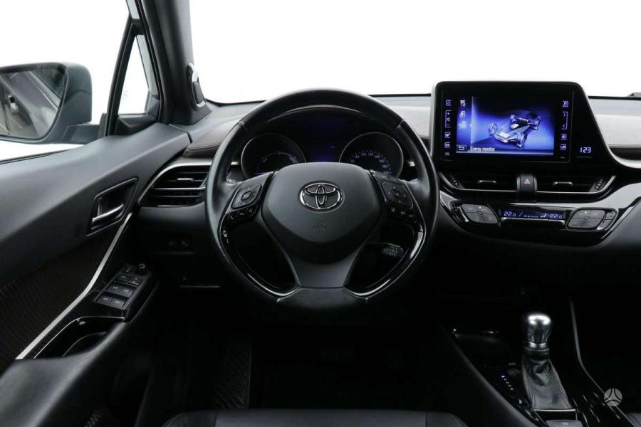 Серый Тойота C-HR 2017 в Вильнюс, объемом двигателя 1.80 л и пробегом 77 тыс. км за 20900 €, фото 9 на AUTOMOTO.COM.LV