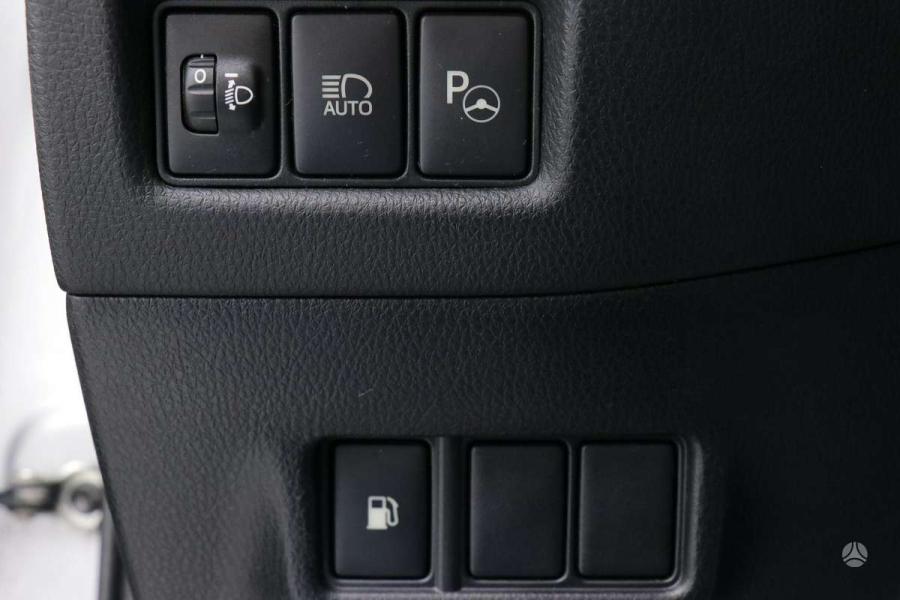 Pelēks Toyota C-HR 2017 Viļņa, ar dzinēja tilpumu 1.80 L un nobraukumu 209 tūkst. km par 17900 €, foto 24 vietnē AUTOMOTO.COM.LV