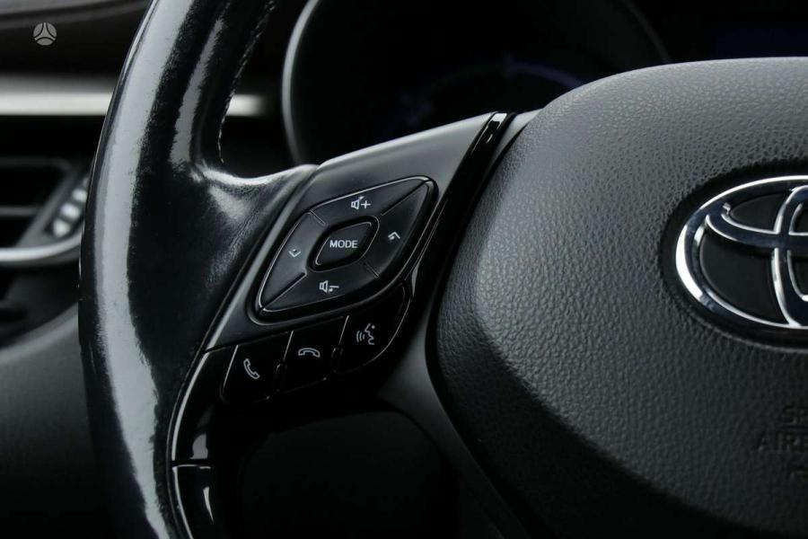 Pelēks Toyota C-HR 2017 Viļņa, ar dzinēja tilpumu 1.80 L un nobraukumu 209 tūkst. km par 17900 €, foto 31 vietnē AUTOMOTO.COM.LV