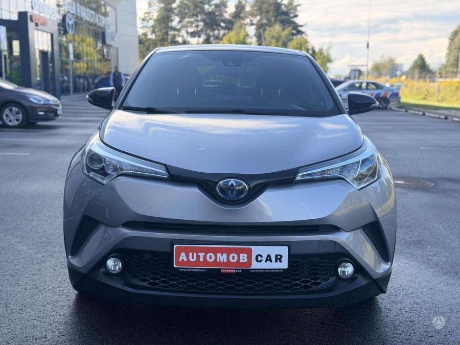 Серый Тойота C-HR 2017 в Вильнюс, объемом двигателя 1.80 л и пробегом 141 тыс. км за 15950 €, фото 3 на AUTOMOTO.COM.LV