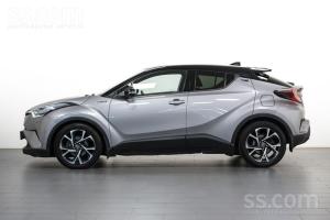 Grey Toyota C-HR 2017 in Riga, with an engine capacity of 1.80 L and mileage of 135 thousand km for 17500 €, photo 3 on AUTOMOTO.COM.LV