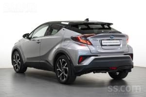 Grey Toyota C-HR 2017 in Riga, with an engine capacity of 1.80 L and mileage of 135 thousand km for 17500 €, photo 4 on AUTOMOTO.COM.LV