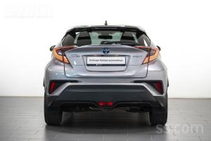 Grey Toyota C-HR 2017 in Riga, with an engine capacity of 1.80 L and mileage of 135 thousand km for 17500 €, photo 5 on AUTOMOTO.COM.LV