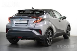 Grey Toyota C-HR 2017 in Riga, with an engine capacity of 1.80 L and mileage of 135 thousand km for 17500 €, photo 6 on AUTOMOTO.COM.LV