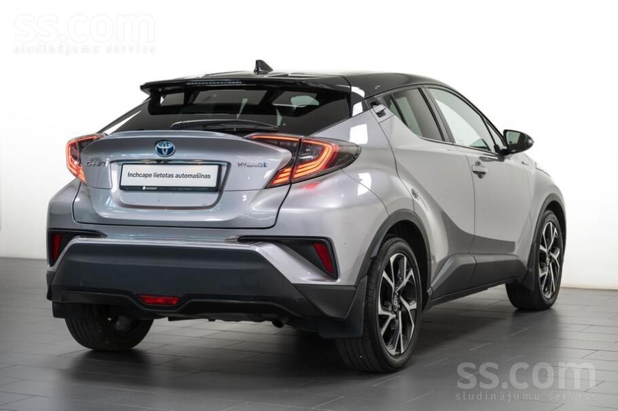 Grey Toyota C-HR 2017 in Riga, with an engine capacity of 1.80 L and mileage of 135 thousand km for 17500 €, photo 6 on AUTOMOTO.COM.LV