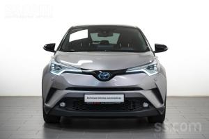 Grey Toyota C-HR 2017 in Riga, with an engine capacity of 1.80 L and mileage of 135 thousand km for 17500 €, photo 8 on AUTOMOTO.COM.LV