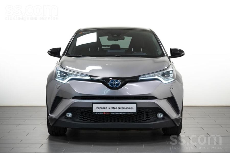Grey Toyota C-HR 2017 in Riga, with an engine capacity of 1.80 L and mileage of 135 thousand km for 17500 €, photo 8 on AUTOMOTO.COM.LV
