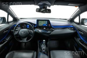 Grey Toyota C-HR 2017 in Riga, with an engine capacity of 1.80 L and mileage of 135 thousand km for 17500 €, photo 10 on AUTOMOTO.COM.LV