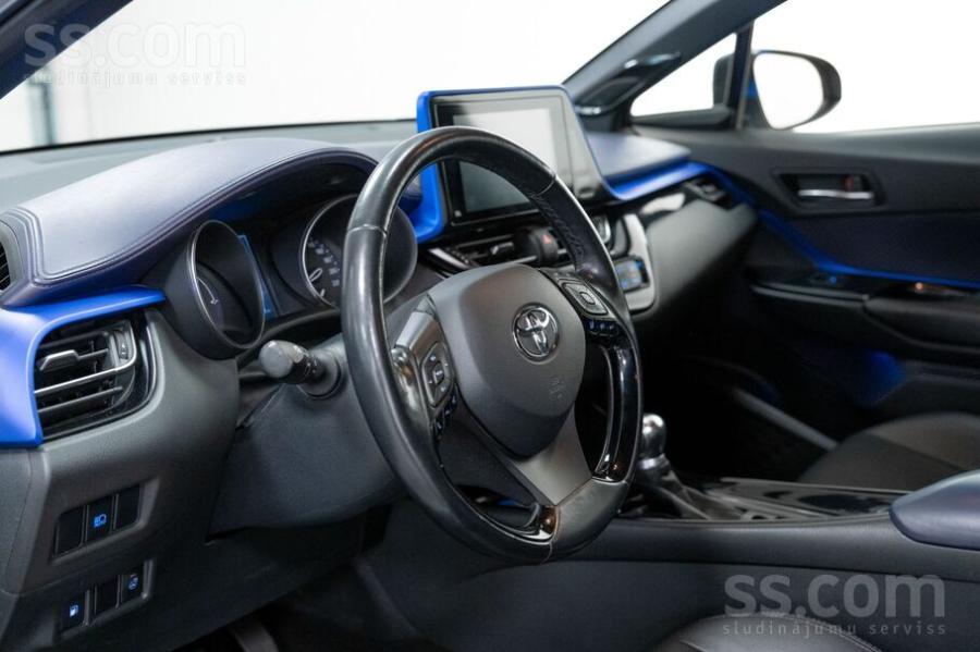 Grey Toyota C-HR 2017 in Riga, with an engine capacity of 1.80 L and mileage of 135 thousand km for 17500 €, photo 26 on AUTOMOTO.COM.LV
