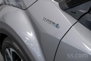 Grey Toyota C-HR 2017 in Riga, with an engine capacity of 1.80 L and mileage of 135 thousand km for 17500 €, photo 28 on AUTOMOTO.COM.LV