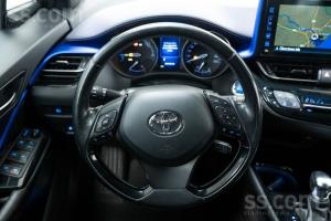 Grey Toyota C-HR 2017 in Riga, with an engine capacity of 1.80 L and mileage of 135 thousand km for 17500 €, photo 32 on AUTOMOTO.COM.LV
