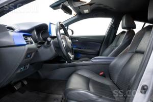 Grey Toyota C-HR 2017 in Riga, with an engine capacity of 1.80 L and mileage of 135 thousand km for 17500 €, photo 33 on AUTOMOTO.COM.LV
