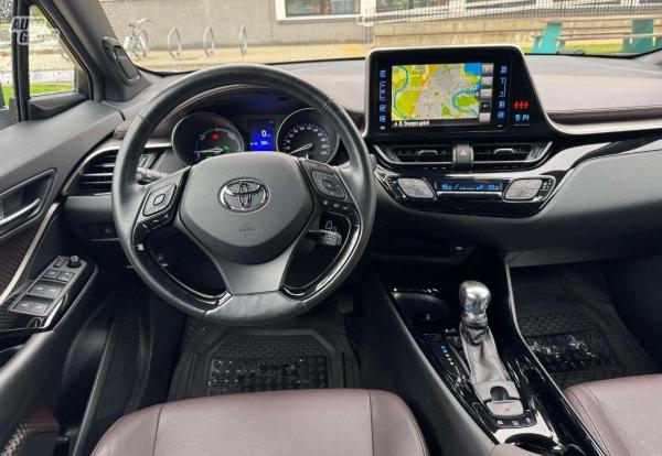 Серый Тойота C-HR 2017 в Каунас, объемом двигателя 1.80 л и пробегом 96 тыс. км за 17450 €, фото 6 на AUTOMOTO.COM.LV