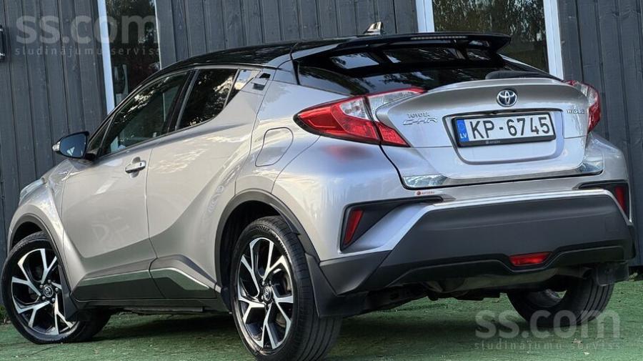 Серый Тойота C-HR 2017 в Рига, объемом двигателя 1.80 л и пробегом 111 тыс. км за 16950 €, фото 5 на AUTOMOTO.COM.LV