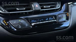 Серый Тойота C-HR 2017 в Рига, объемом двигателя 1.80 л и пробегом 111 тыс. км за 16950 €, фото 18 на AUTOMOTO.COM.LV