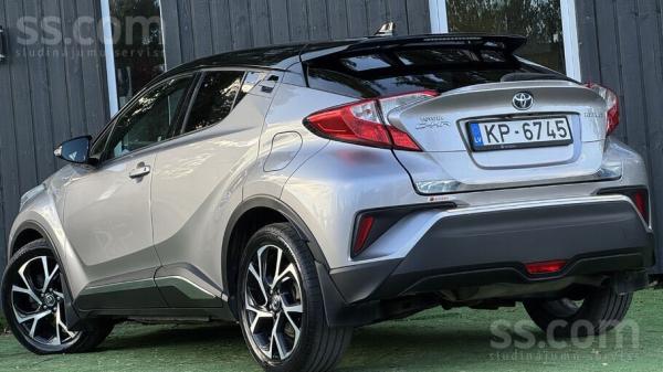 Grey Toyota C-HR 2017 in Riga, with an engine capacity of 1.80 L and mileage of 111 thousand km for 16950 €, photo 5 on AUTOMOTO.COM.LV