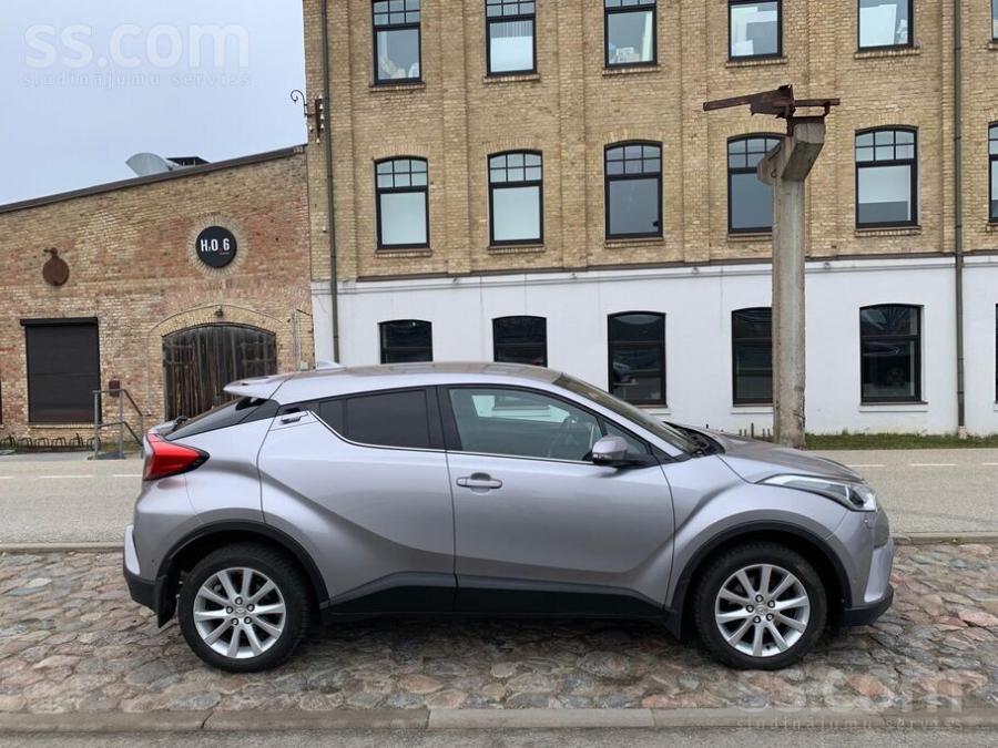 Grey Toyota C-HR 2018 in Riga, with an engine capacity of 1.20 L and mileage of 109 thousand km for 14500 €, photo 1 on AUTOMOTO.COM.LV