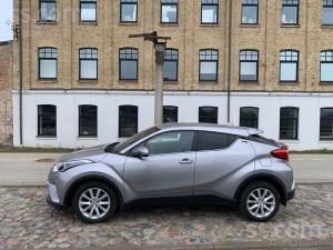 Grey Toyota C-HR 2018 in Riga, with an engine capacity of 1.20 L and mileage of 109 thousand km for 14500 €, photo 5 on AUTOMOTO.COM.LV