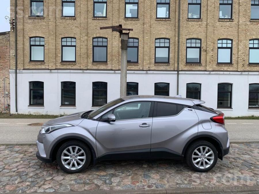 Grey Toyota C-HR 2018 in Riga, with an engine capacity of 1.20 L and mileage of 109 thousand km for 14500 €, photo 5 on AUTOMOTO.COM.LV