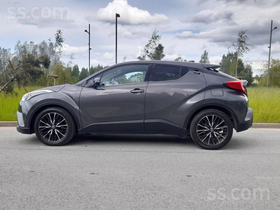 Grey Toyota C-HR 2018 in Riga, with an engine capacity of 1.80 L and mileage of 230 thousand km for 19500 €, photo 1 on AUTOMOTO.COM.LV