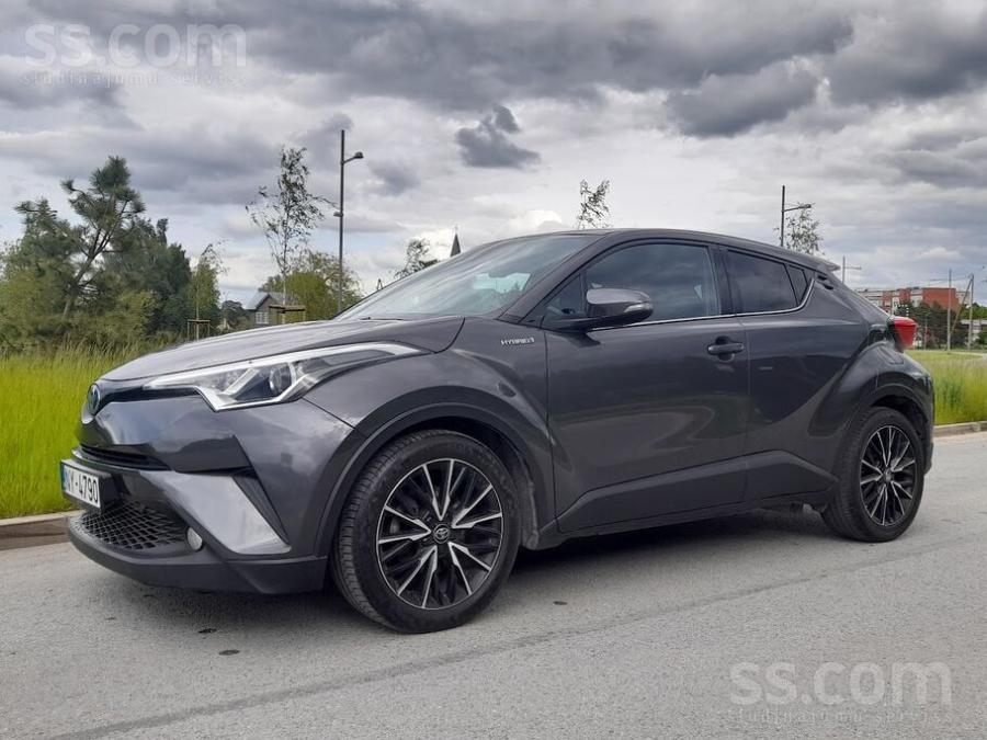 Grey Toyota C-HR 2018 in Riga, with an engine capacity of 1.80 L and mileage of 230 thousand km for 19500 €, photo 2 on AUTOMOTO.COM.LV