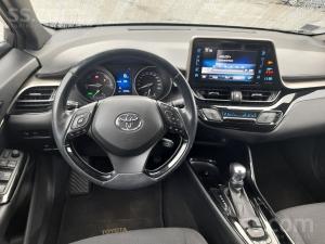 Grey Toyota C-HR 2018 in Riga, with an engine capacity of 1.80 L and mileage of 230 thousand km for 19500 €, photo 8 on AUTOMOTO.COM.LV