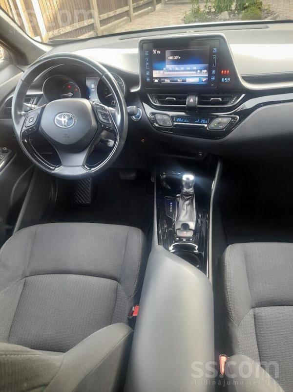 Grey Toyota C-HR 2018 in Riga, with an engine capacity of 1.80 L and mileage of 230 thousand km for 14300 €, photo 9 on AUTOMOTO.COM.LV