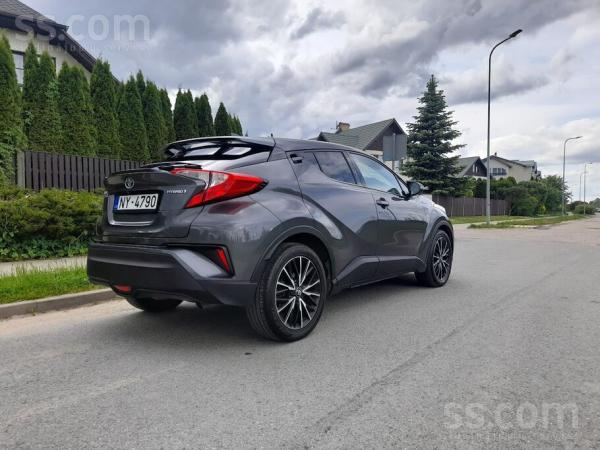 Pelēks Toyota C-HR 2018 Rīga, ar dzinēja tilpumu 1.80 L un nobraukumu 230 tūkst. km par 14300 €, foto 5 vietnē AUTOMOTO.COM.LV